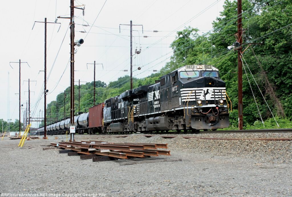 NS 9873 and train 64R